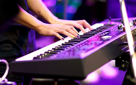 Keyboard Rigs For Live Performance Choosing The Right Setup Berklee Online Take Note