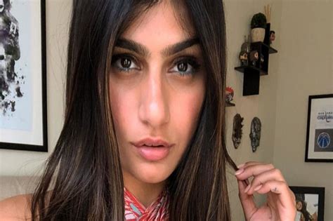 Mia Khalifa Ungkap Alasan Berjilbab Saat Adegan Film Dewasa