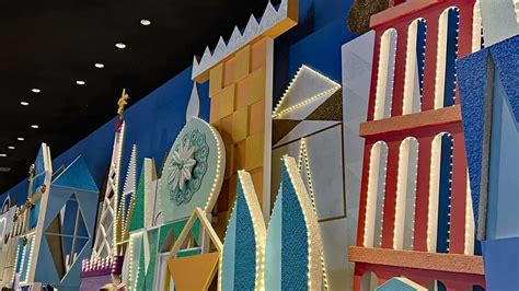 Small World Attraction Queue Magic Kingdom