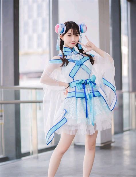 俏皮可爱美女cosplay：撩人美腿图片系列～