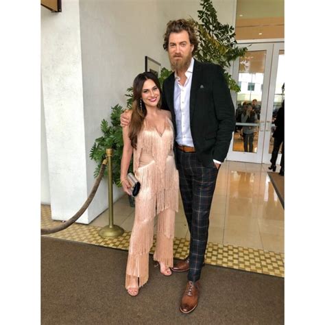 9 Hot Sexy Jessie Mclaughlin Bikini Pics