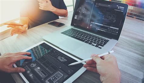 Pros and Cons of Hiring a Web Designer vs. Building Website