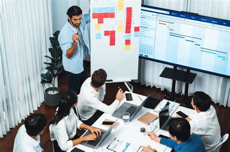 Premium Photo Project Manager Communicate And Collaborate With Team