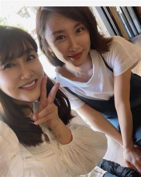 安めぐみさんのインスタグラム写真 安めぐみinstagram 「先日、もえちゃんとお仕事で久しぶりに会えて、 近々お茶しようと約束したのですが、 すぐに会えました☺️ 午後はお互い家事や
