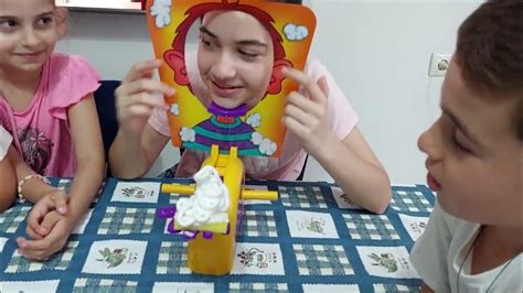 ტორტი სახეში მხიარული ვიდეო ჩვენს სიყვარულებთან ერთად Ako And Princesses აკო და პრინცესები