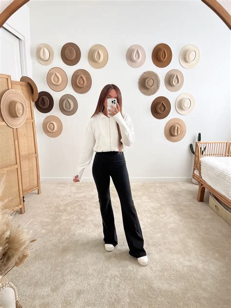 What To Wear With Flared Leggings Easy Flare Leggings Outfit Ideas To