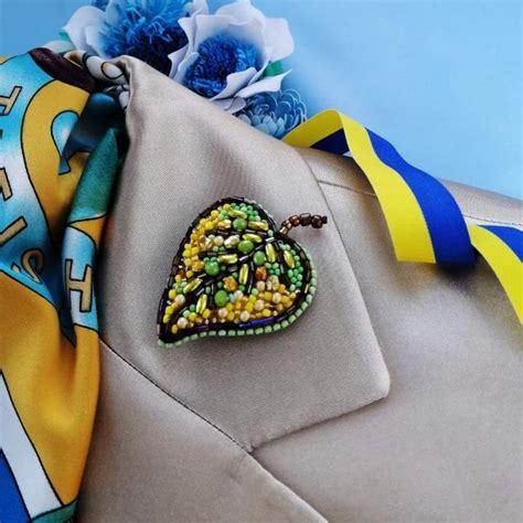 🇺🇦 Українські прикраси ручної роботи International Shipping🌎 On Instagram Осіння брошка лист