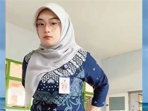 Bu Guru Salsa Mundur Dari Tenaga Pengajar Usai Video Syurnya Viral Laman Dari