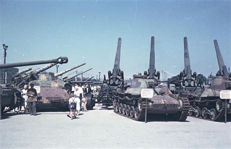 Фото Выставка трофейной техники в Центральном парке культуры и отдыха имени Горького 1947