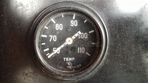 Analog Speedometer Display On Generator Engine To Show Temperature