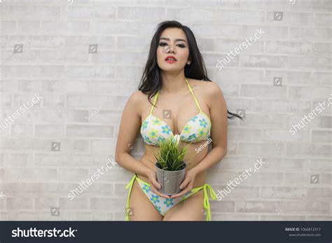 Sexy Concept Sexy Women Holding Tree Stock Photo Shutterstock