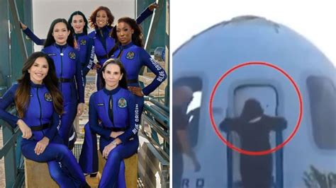 Robbie Williams Strips Naked In Front Of Aussie Star To Mark St Birthday News Com Au