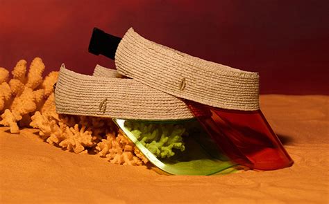 특별한 홀리데이 기프트 신저 선바이저 Style 읽을거리 에스콰이어 코리아 │ 패션 매거진 패션 잡지 남성지