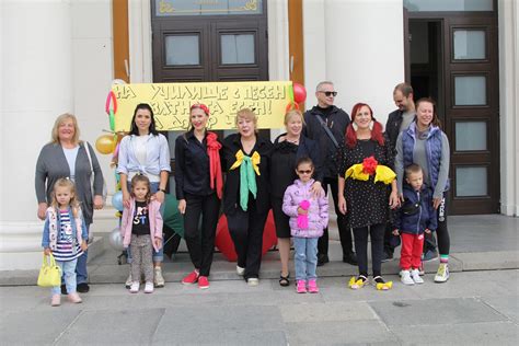 Новата шефка на пернишкия театър пълна с енергия Усмихнати деца за