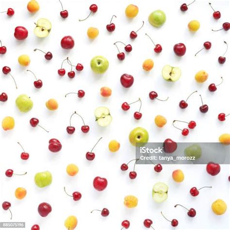 체리와 녹색 사과 매 실 흰색 배경에 고립 체리 살구 녹색 사과 패턴입니다 추상 음식 배경입니다 딸기와 과일 보기 가기 0명에 대한 스톡 사진 및 기타 이미지 Istock