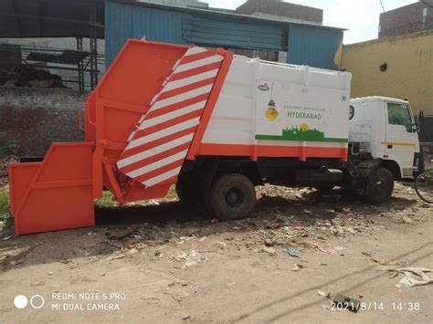 Refuse Compactor 8 Cum Capacity With Tipcart Automation Grade Manual