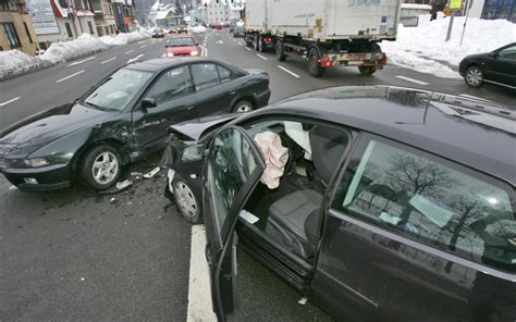 common causes for sideswipe collisions