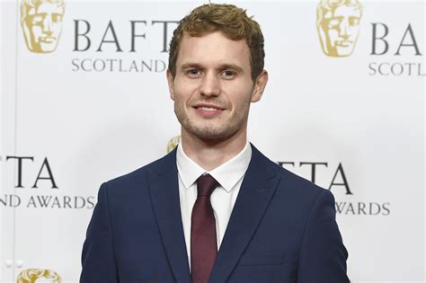 batwoman and sex education stars join cast of suranne jones vigil for season 2