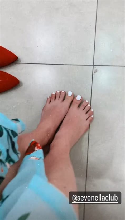 Beatriz Arantes Feet