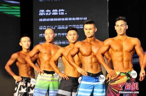 四川健美锦标赛来袭 猛男靓女大秀身材