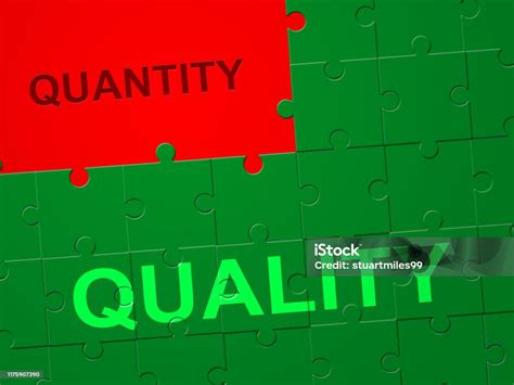 품질 대 수량 직소 제품 또는 서비스 우수성 또는 생산 사이의 균형을 묘사 3d 그림 개념에 대한 스톡 사진 및 기타 이미지 개념 개선 경영자 Istock