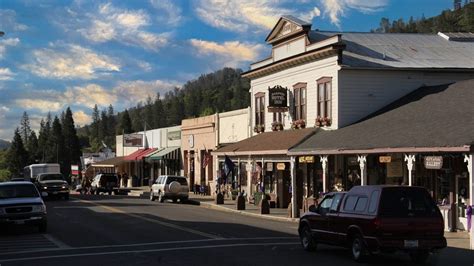 The Quirky Tour Of Yosemite Mariposa County Discover Yosemite