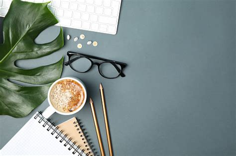 검은 색 배경에 비즈니스 액세서리와 구성 블로거 작업 공간 0명에 대한 스톡 사진 및 기타 이미지 0명 공란 노트북 Istock