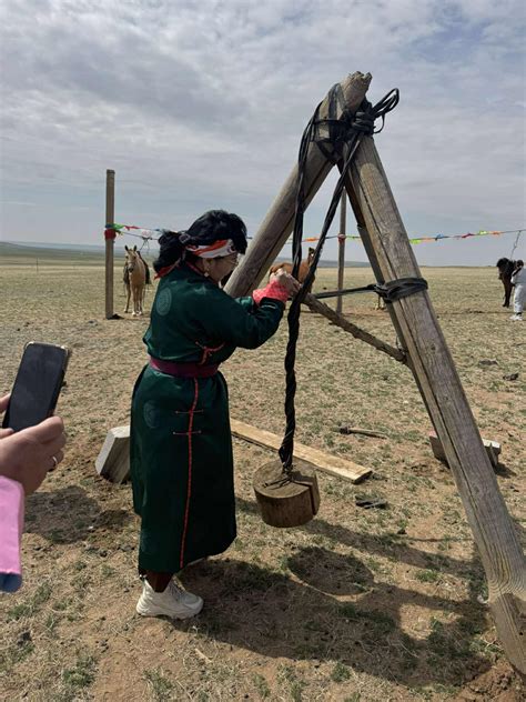 Монголын Эмэгтэйчүүдийн Монголын Эмэгтэйчүүдийн Холбоо