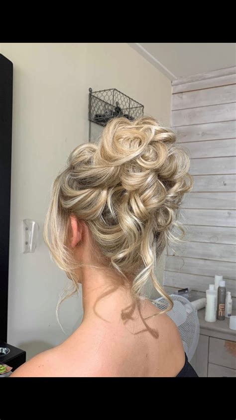 20 Insanely Pretty Prom Hairstyles For Long Hair Artofit