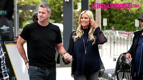 Christina El Moussa From Flip Or Flop Stops By Extra While Pregnant