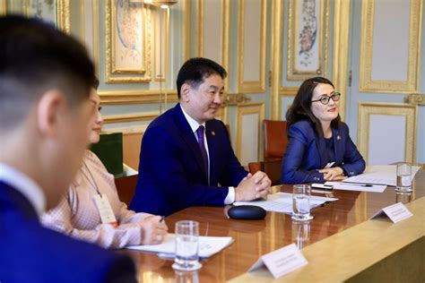 Монгол Улсын Ерөнхийлөгч У Хүрэлсүх Бүгд Найрамдах Франц Улсын Ерөнхийлөгч Эммануэл Макронтой