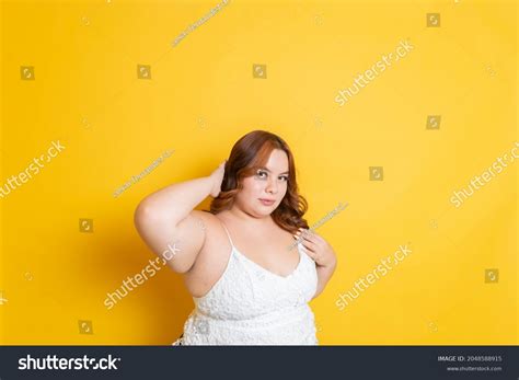 섹시한 뚱뚱한 모델 빨간 멕시코 여자플러스 스톡 사진 2048588915 Shutterstock