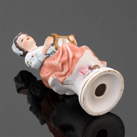 Статуэтка Девушка с лирой Музыка бисквит роспись лепной декор Западная Европа 1950