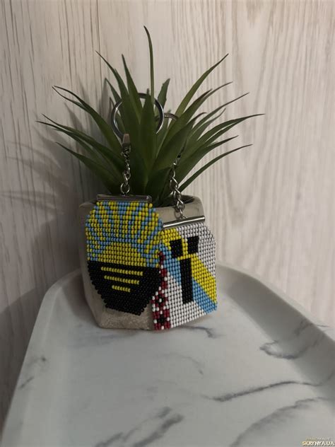 Купити Брелок із бісеру «Ї — символ спротиву Skrynya Ua