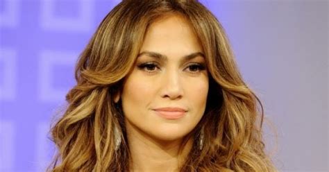 Вижте кои звезди бяха най зле облечените на връчването на наградите Грами много снимки За