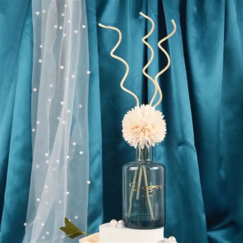Luxury Home Use Glass Bottle Reed Diffuser Sticks With Flower And Packaging Box Home Fragrance