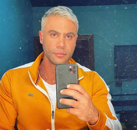 محمد عادل إمام ينشر أول صورة من فيلمه الجديد عمهم ويعلق بقالي 3