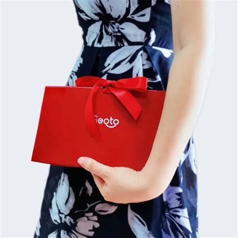 Large White Triangular Shaped T Box With Ribbon Geotobox