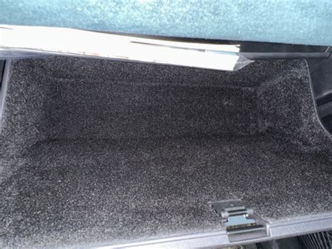 Обшивка самоклеющимся карпетом в багажник Geely Monjaro 2022 2024 подходит для дорестайлинг на