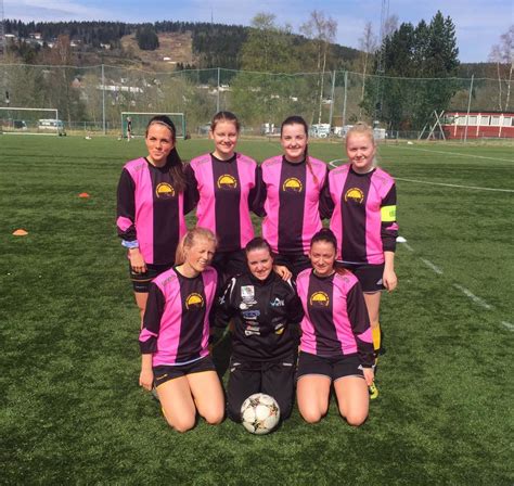 Kolvereid Fotball Damer Fornøyd Gjeng Som Reise Heim Fra Steinkjer