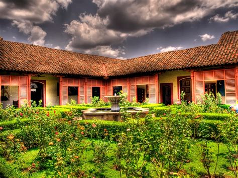 Paseo Colonial Por León En Nicaragua Nicaragua Ser Turista