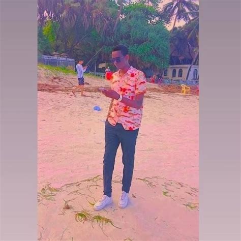 Abdinasir Abdinasir • Threads Say More