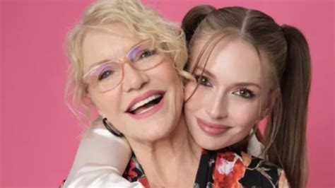 Yasemin Kay Allenın Annesi Suna Yıldızoğlu Sonja Eady Kimdir Nereli Kaç Yaşında