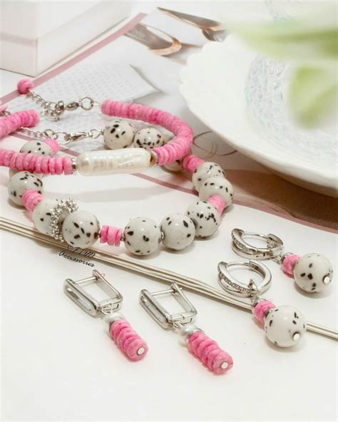 Свежая сочная новинка в интересной контрастной расцветке Смелое и игривое сочетание ярко