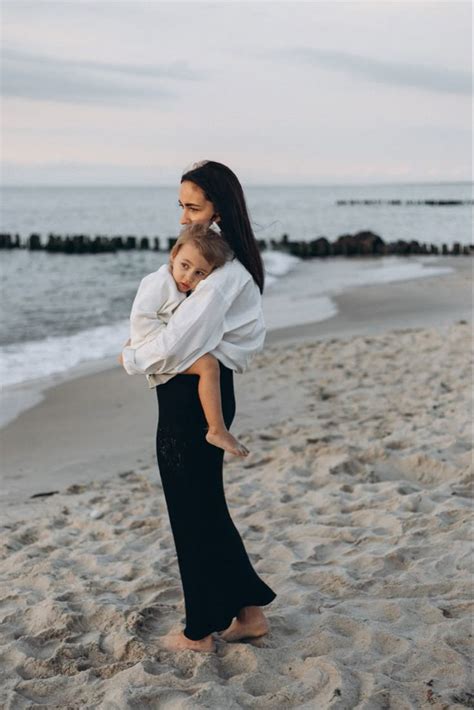 Мама и дочь в 2024 г Фотосессия Пляжная фотография Пляжные фото