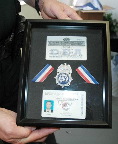 Sheriffs Deputy Receives Retirement Credentials From Dea Newsarchives Sheriffs Deputy Receives Retirement Credentials From Dea Newsarchives