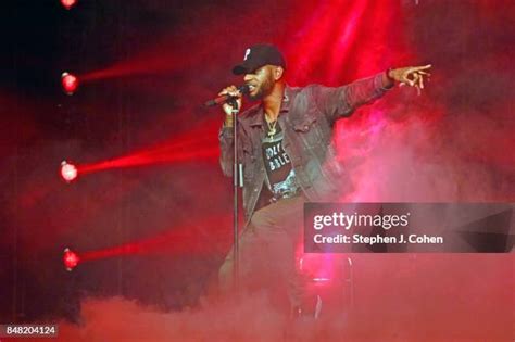 Bryson Tiller In Concert Louisville Ky Photos And Premium High Res