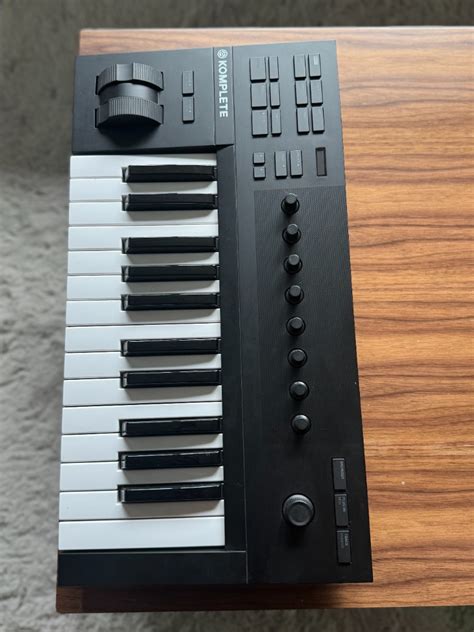 Komplete Kontrol A25 Midi Keyboard By Native Instruments Audio Other Audio Equipment On Carousell