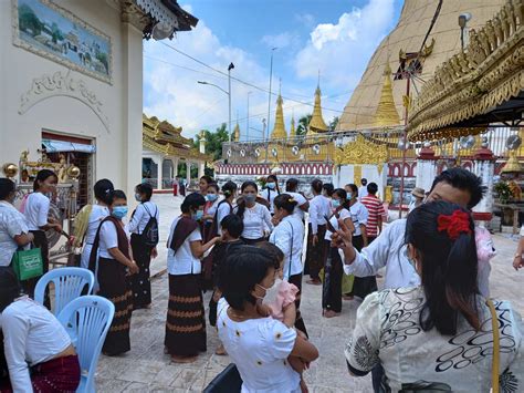 မင်္ဂလာဒုံမြို့နယ် သမိုင်းဝင်ကျိုက္ကလော့ စေတီတော်မြတ်ကြီးတွင် ဘုရားဖူးပြည်သူများနှင့် စည်ကား