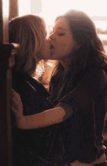 Girls Kissing Sexy S Tenor